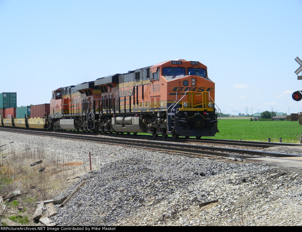 BNSF 6870